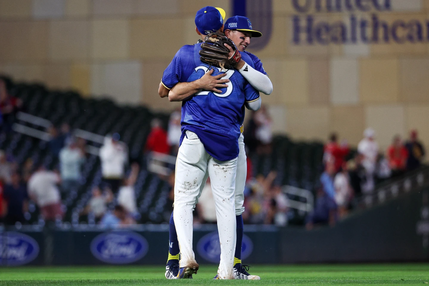 Clemens, Lewis, Lee homer off Stanek in the Twins’ 9-8 win over the ...