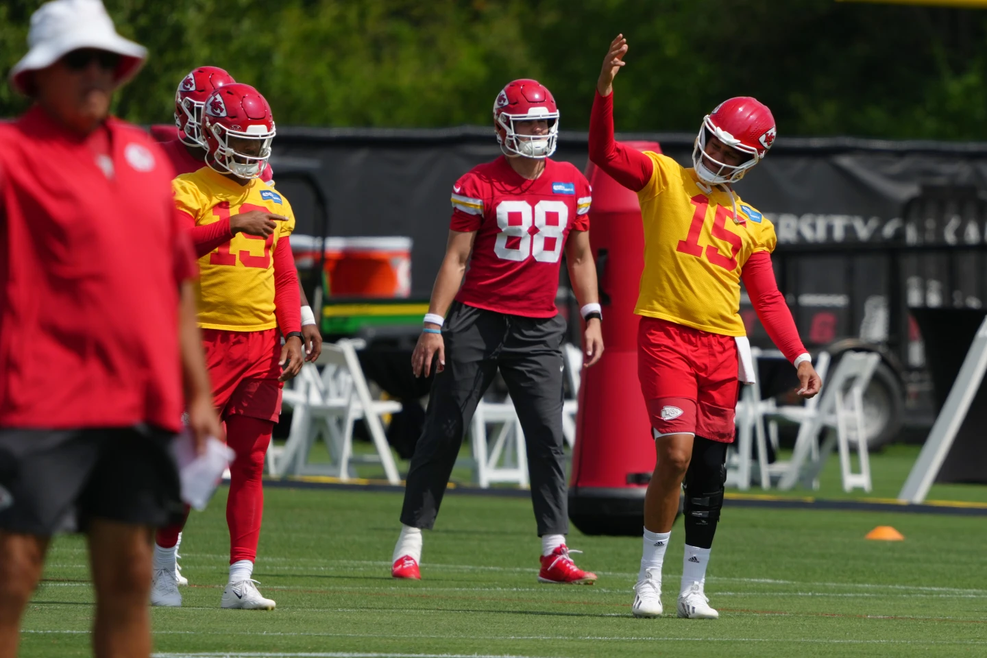 Chiefs lock in Patrick Mahomes through 2033 with a $504 Miliion ...